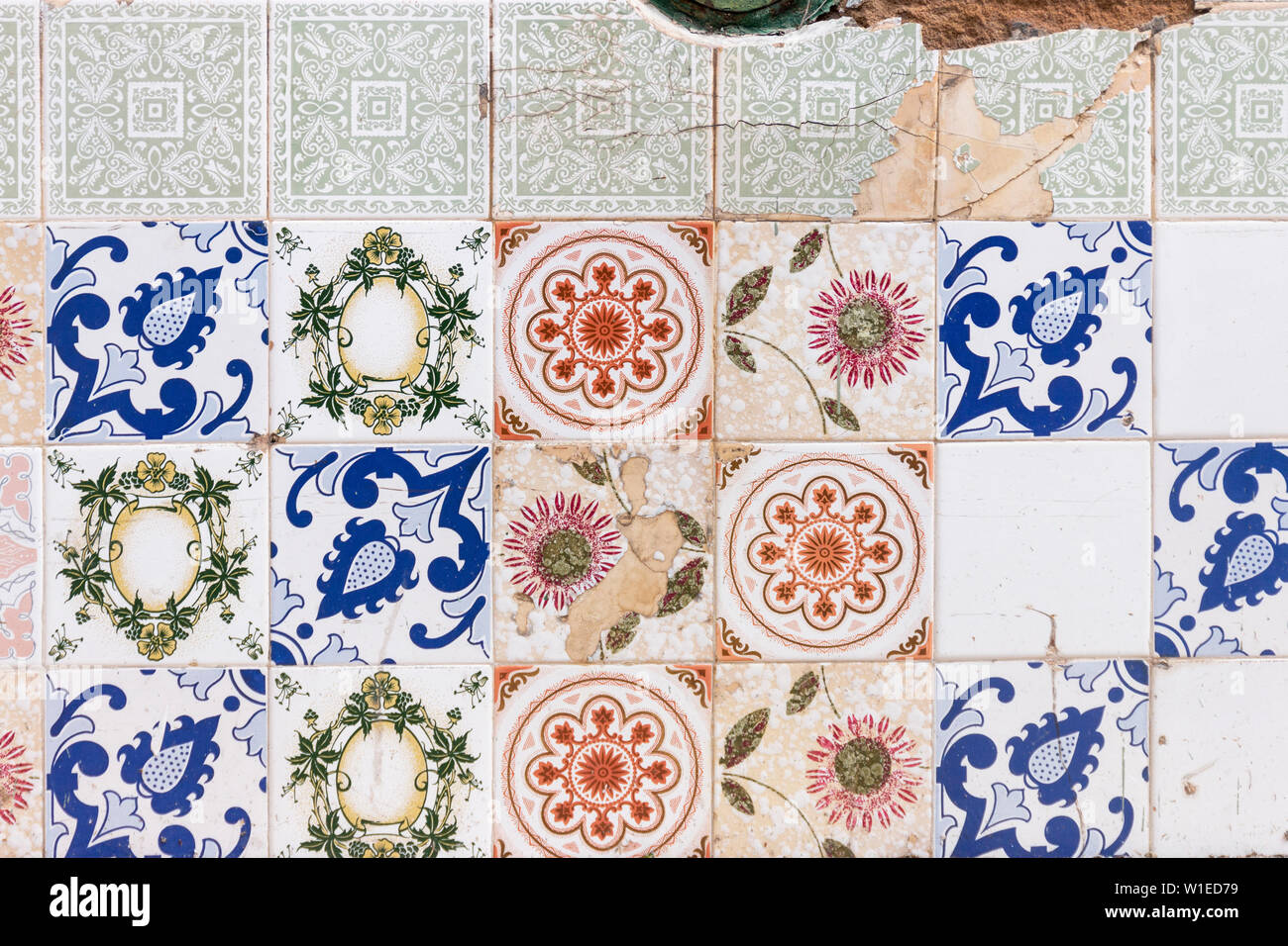 Detail of beautiful portuguese azulejo tiles Stock Photo - Alamy