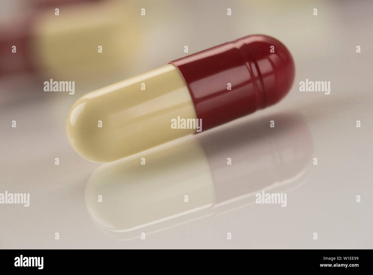 Penicillin capsules hi-res stock photography and images - Alamy