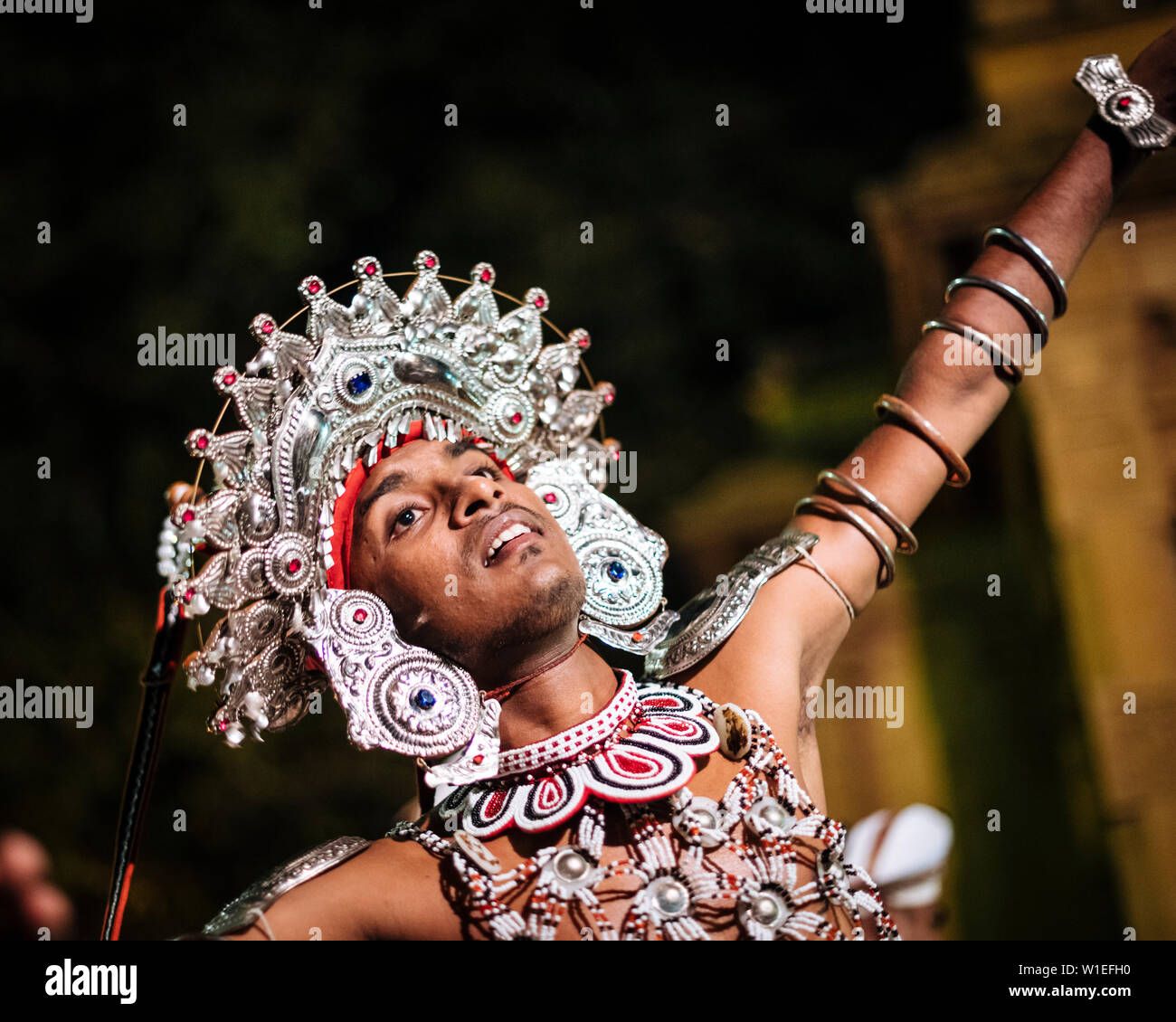Duruthu Perahera Full Moon Celebrations at Kelaniya Raja Maha Vihara ...