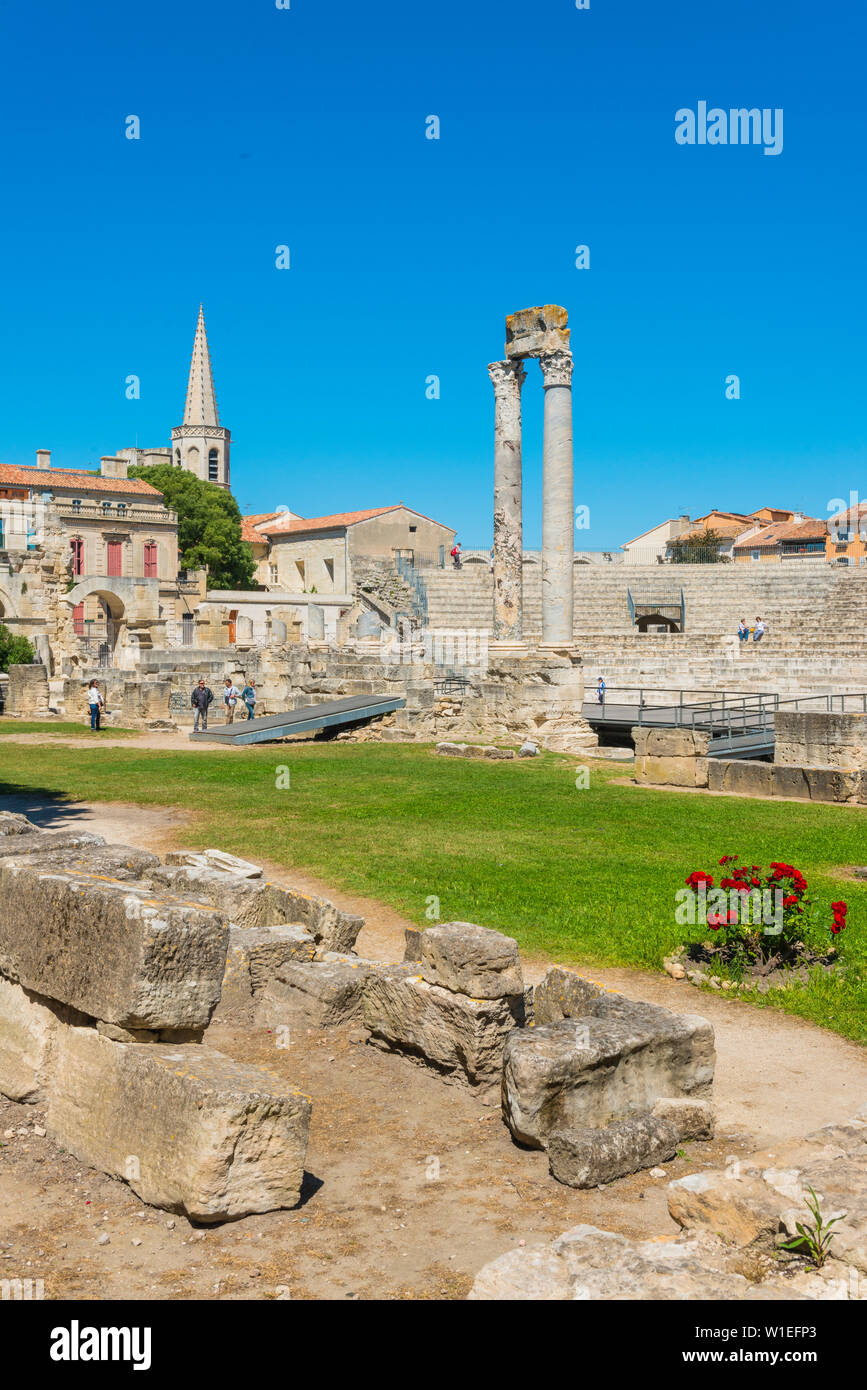 Roman architecture france exterior hi-res stock photography and images ...