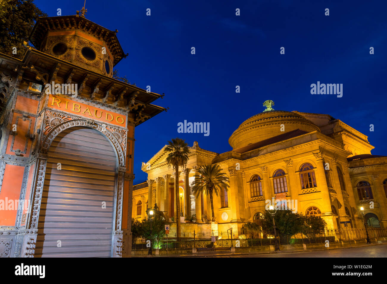 The Massimo Theatre (Teatro Massimo) during blue hour, Palermo, Sicily ...