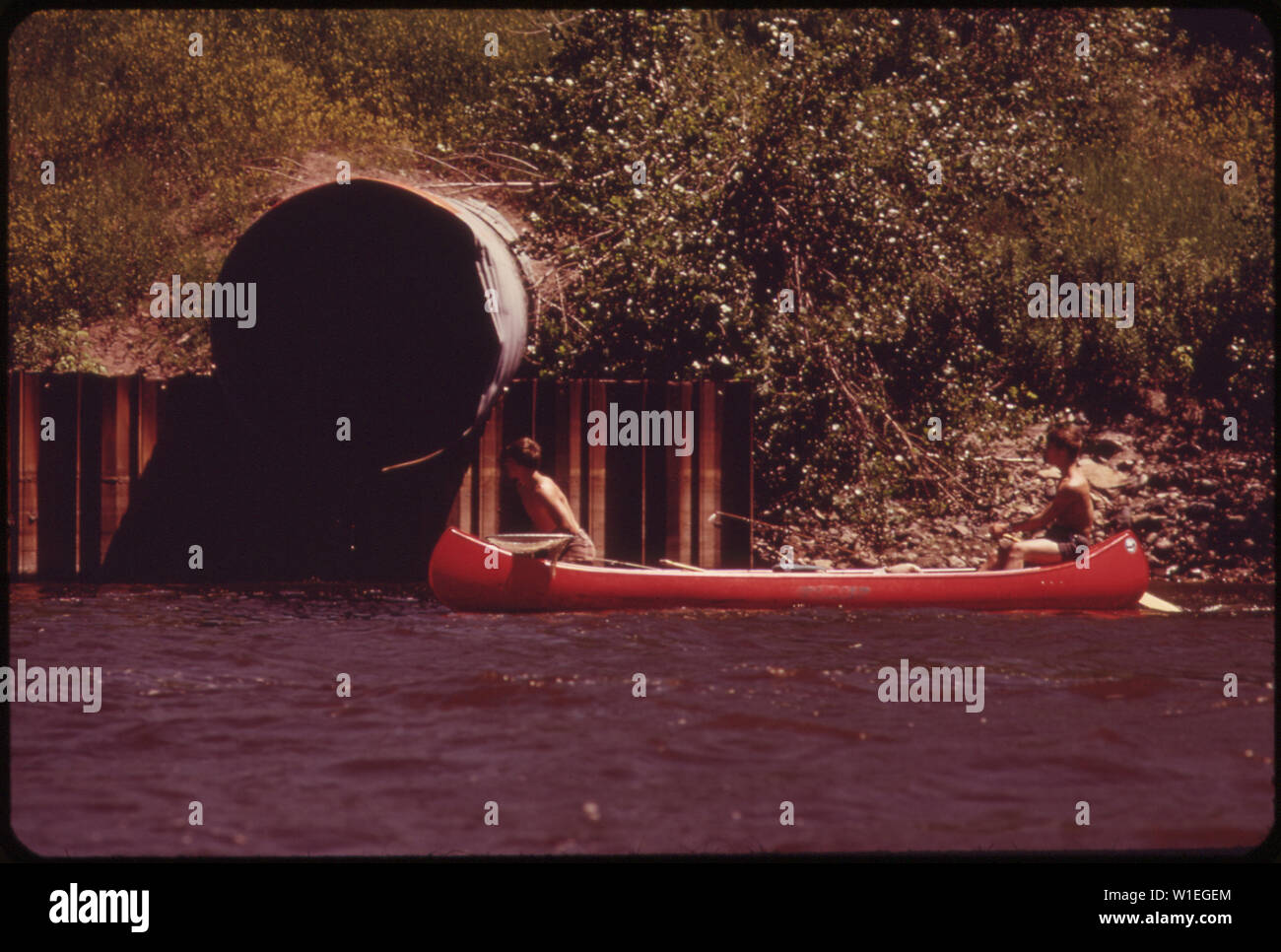 HUGE CULVERT DISCHARGES AN ACRID SMELLING LIQUID INTO THE MISSISSIPPI ...