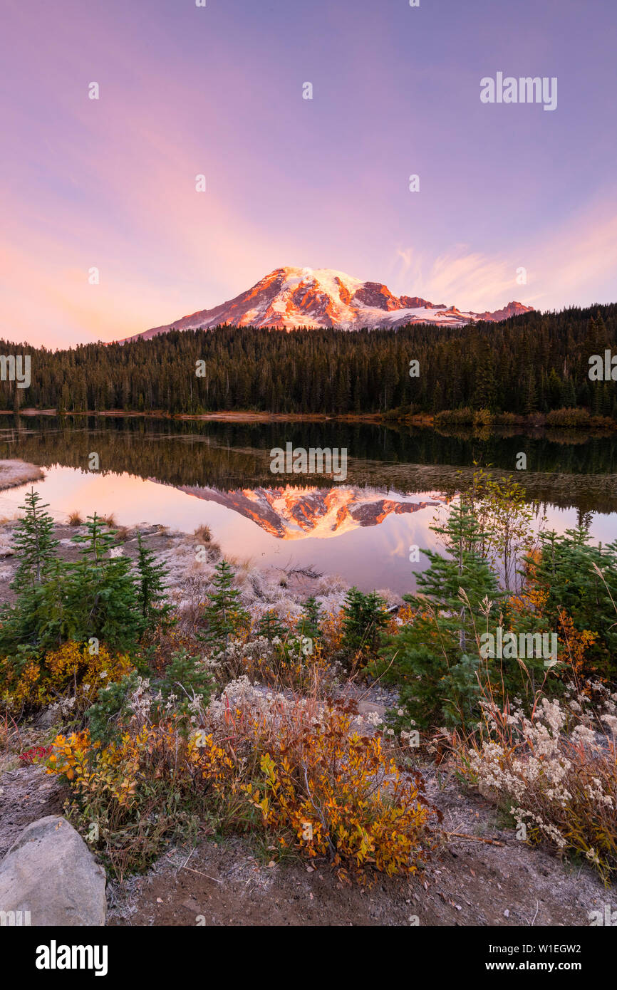 Reflection lake mount rainier hi-res stock photography and images - Alamy