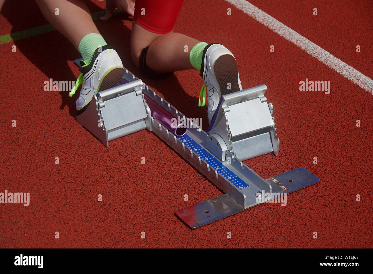 Teens running finish hi-res stock photography and images - Alamy