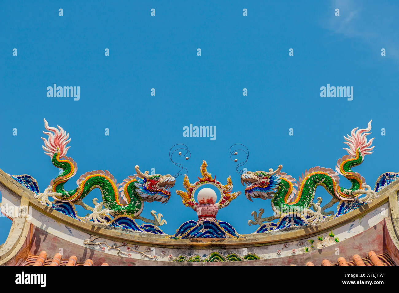 Detail on the roof of Eng Chuan Tong Tan Kongsi clan house in George ...