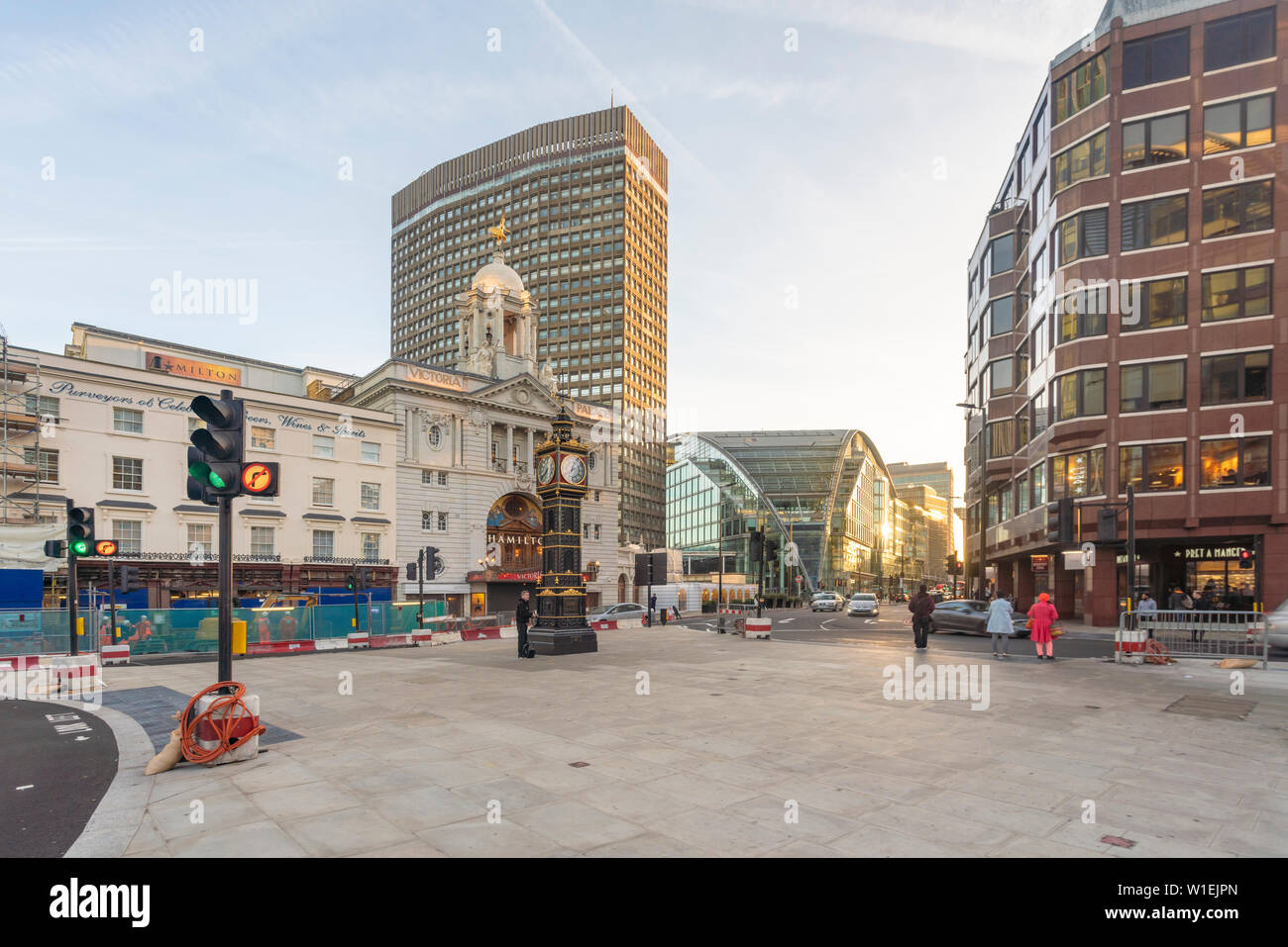 The scene outside the victoria palace theatre in london hi-res stock photography and images - Alamy