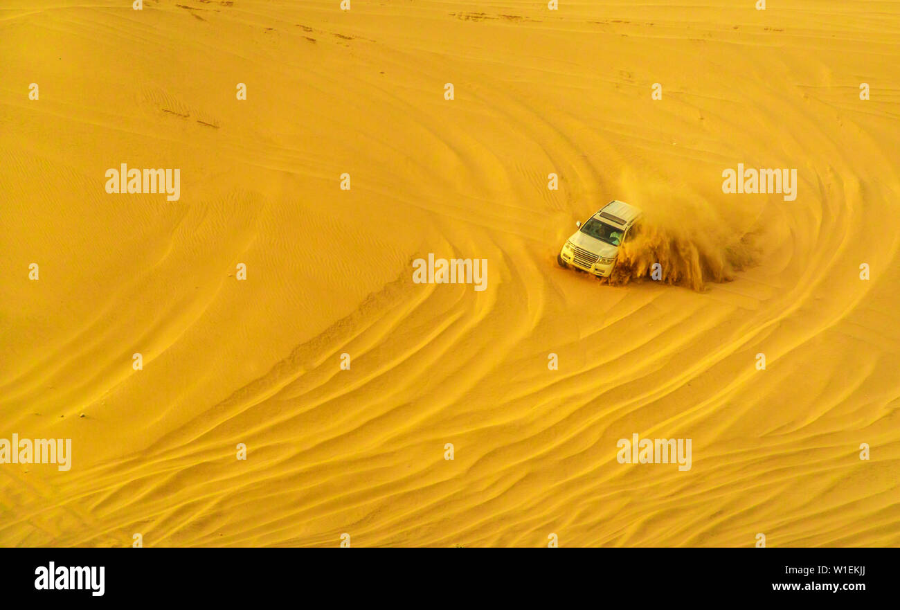 Qatar desert hi-res stock photography and images - Alamy