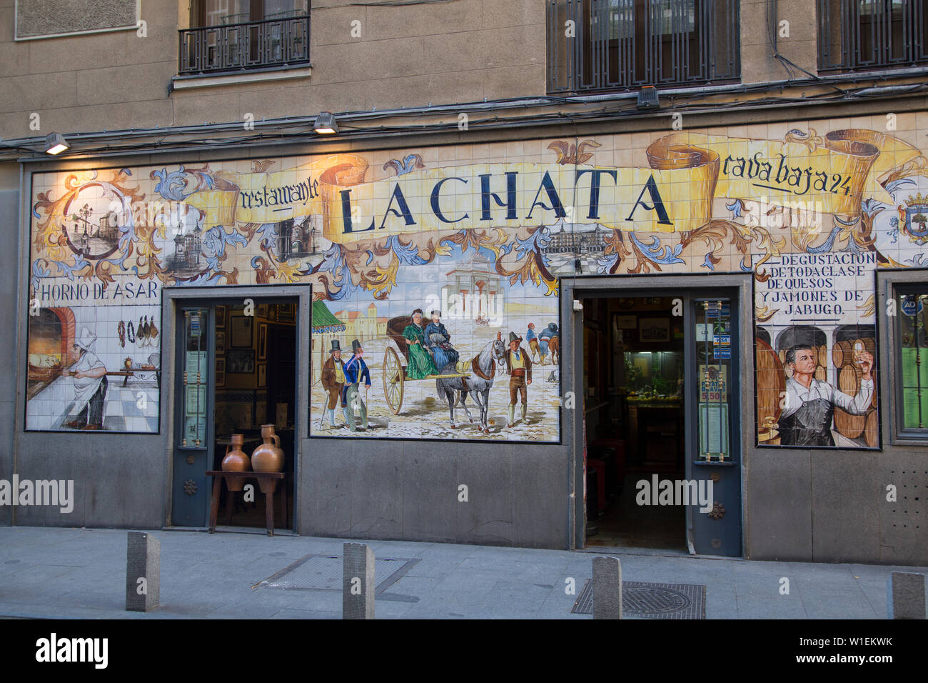 La Chata Restaurant; Cava Baja Street; Madrid; Spain Stock Photo - Alamy