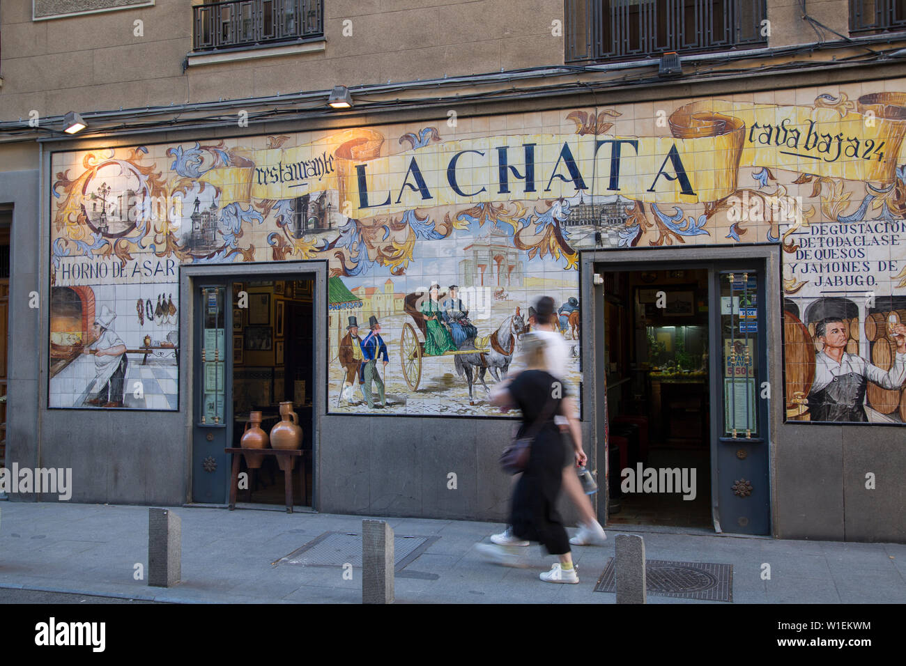 La Chata Restaurant; Cava Baja Street; Madrid; Spain Stock Photo - Alamy