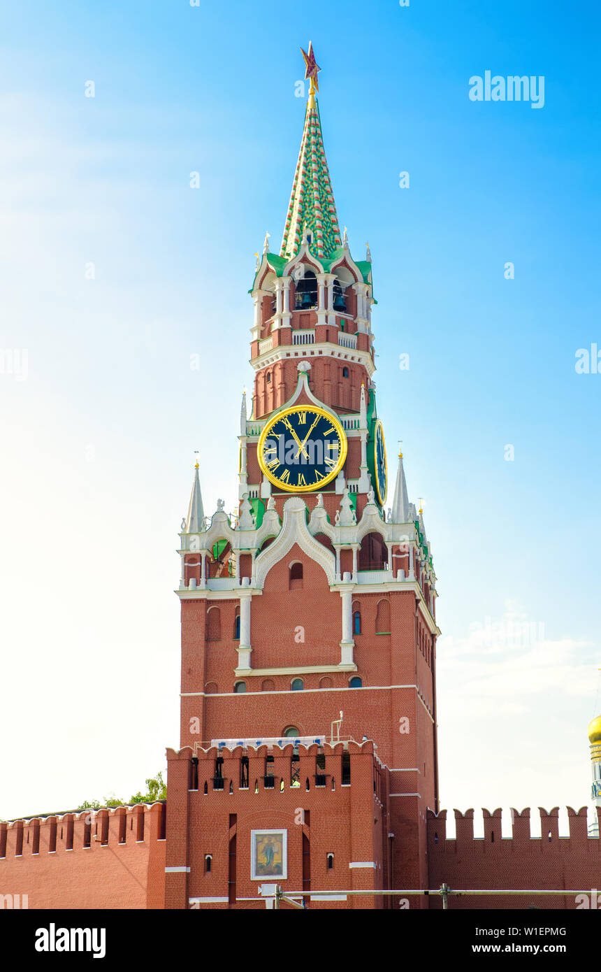 Red square clock tower hi-res stock photography and images - Alamy