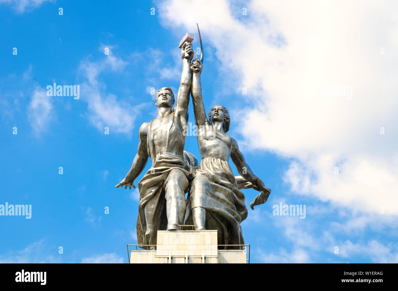 Statue worker moscow hi-res stock photography and images - Alamy