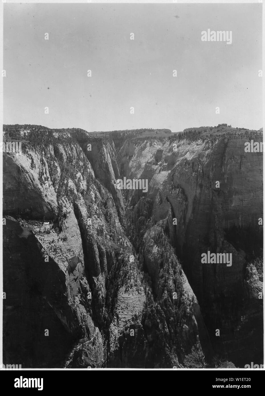 Hidden Canyon from Observation Point. A typical hanging canyon Stock ...