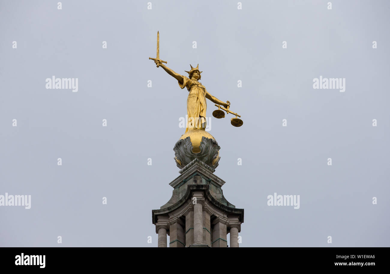 Statue of Lady Justice on the Old Bailey central criminal courts in ...