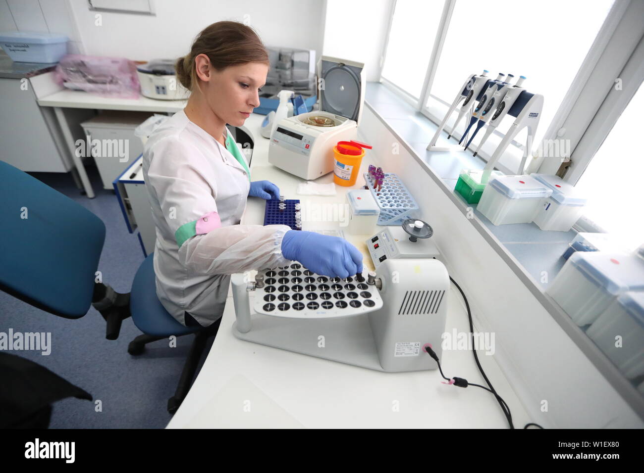 Dna Extraction High Resolution Stock Photography and Images - Alamy