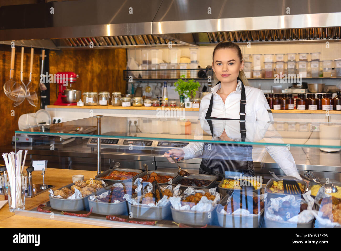 Fast food restaurant worker hi-res stock photography and images - Alamy
