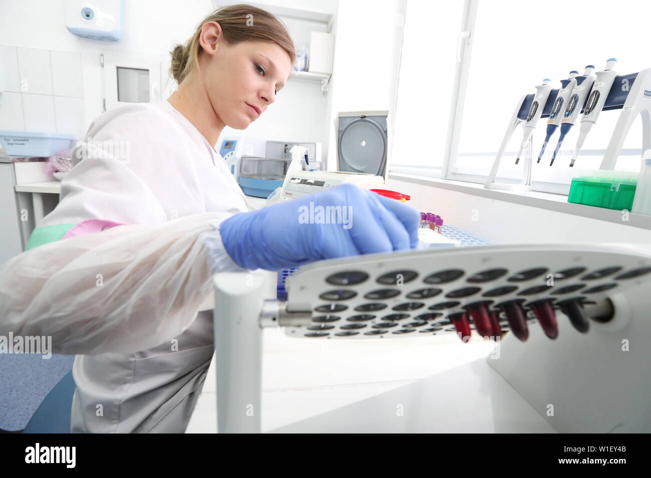 Dna Extraction High Resolution Stock Photography and Images - Alamy