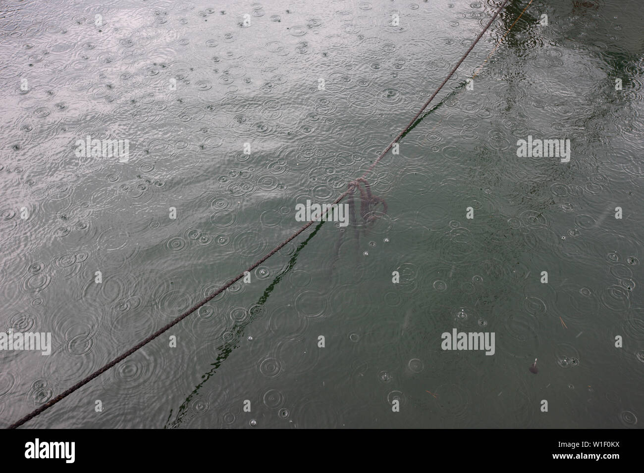 Water drops rope hi-res stock photography and images - Alamy