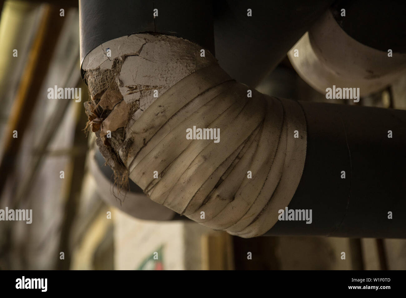 Broken pipe and fix hi-res stock photography and images - Alamy