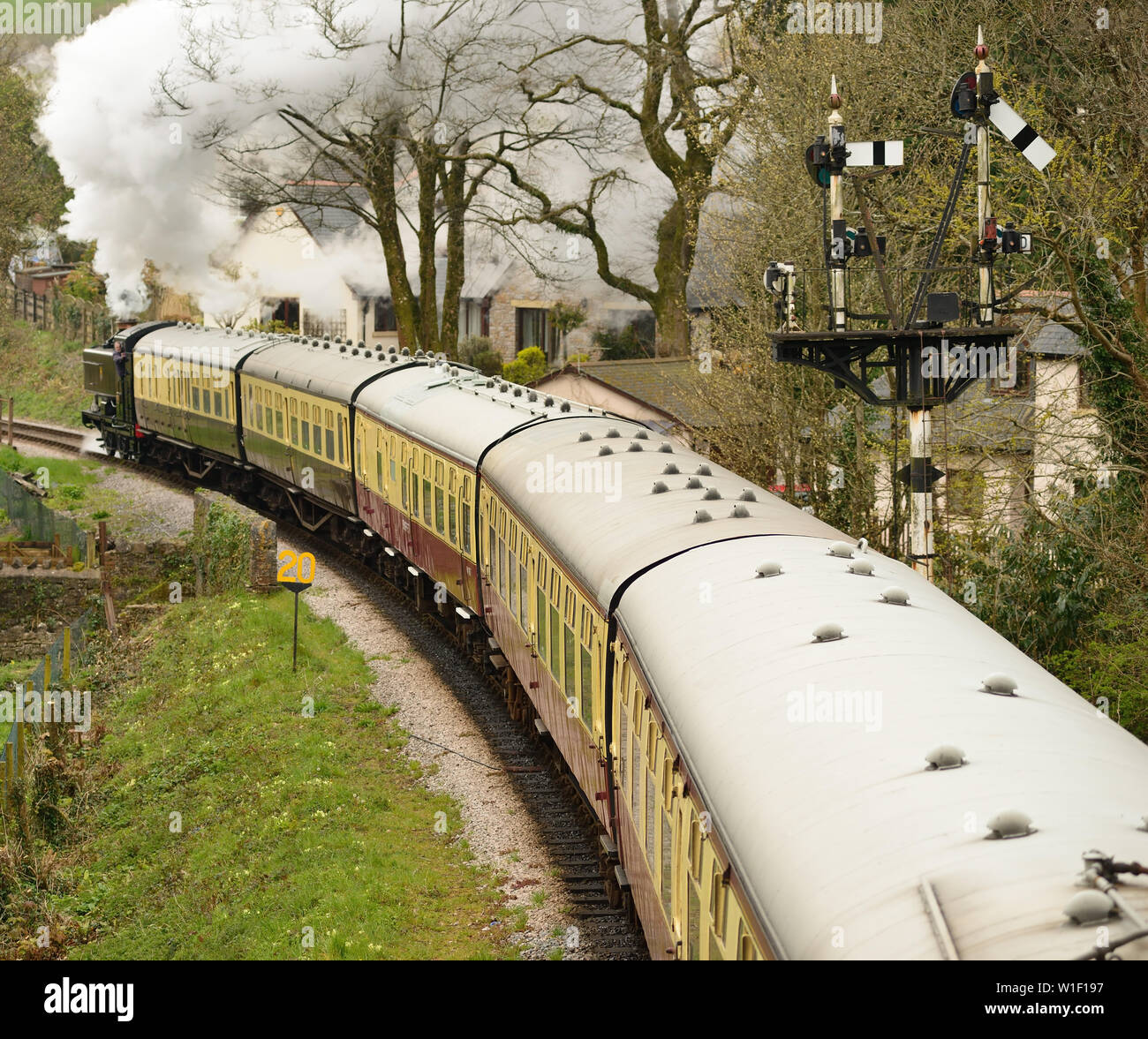Gwr signals hi-res stock photography and images - Alamy