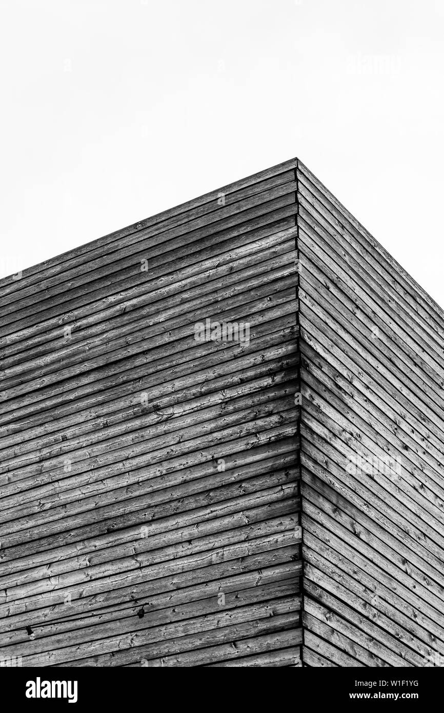White wood building hi-res stock photography and images - Alamy