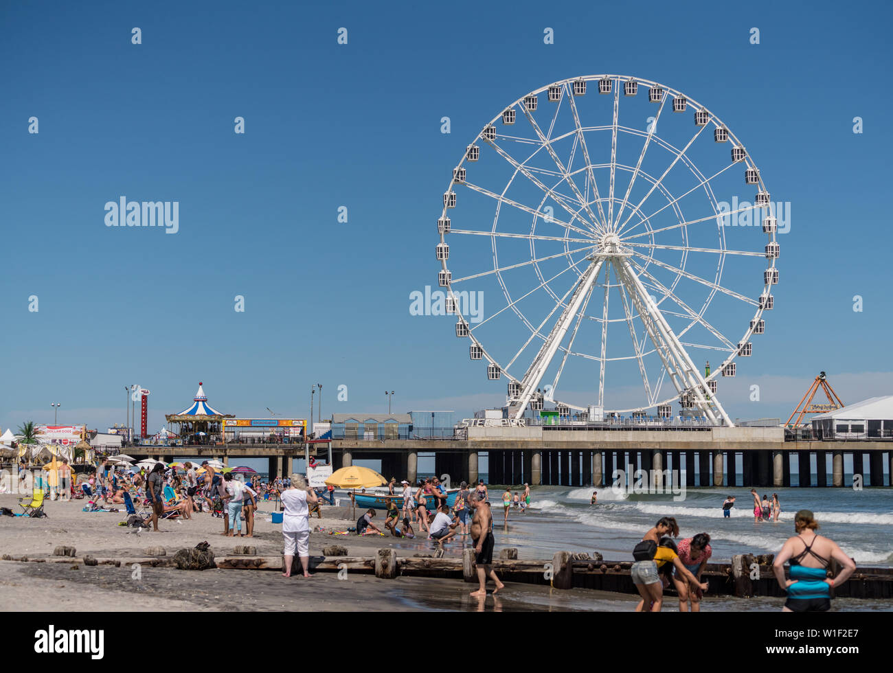 Steel pier hi-res stock photography and images - Alamy