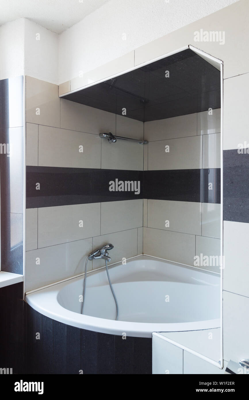 Bathroom tiled, empty and clean Stock Photo - Alamy