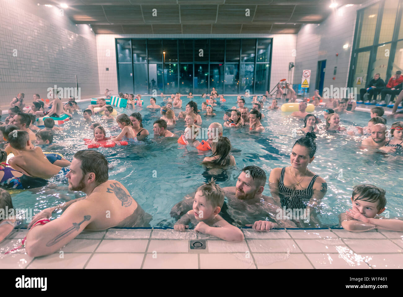 Swimming for children and families hi-res stock photography and images ...