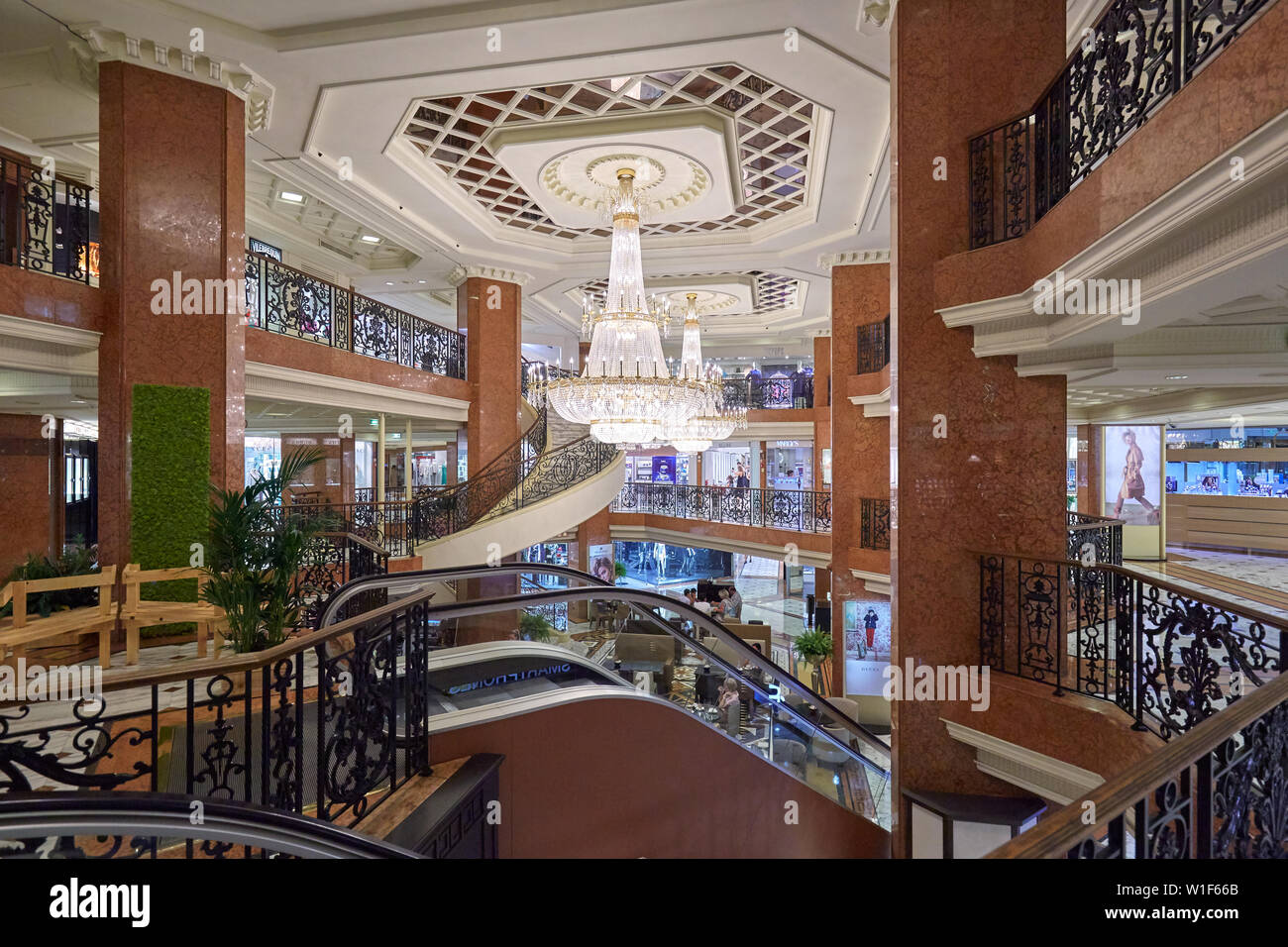MONTE CARLO, MONACO - AUGUST 20, 2016: Le Metropole, luxury shopping ...