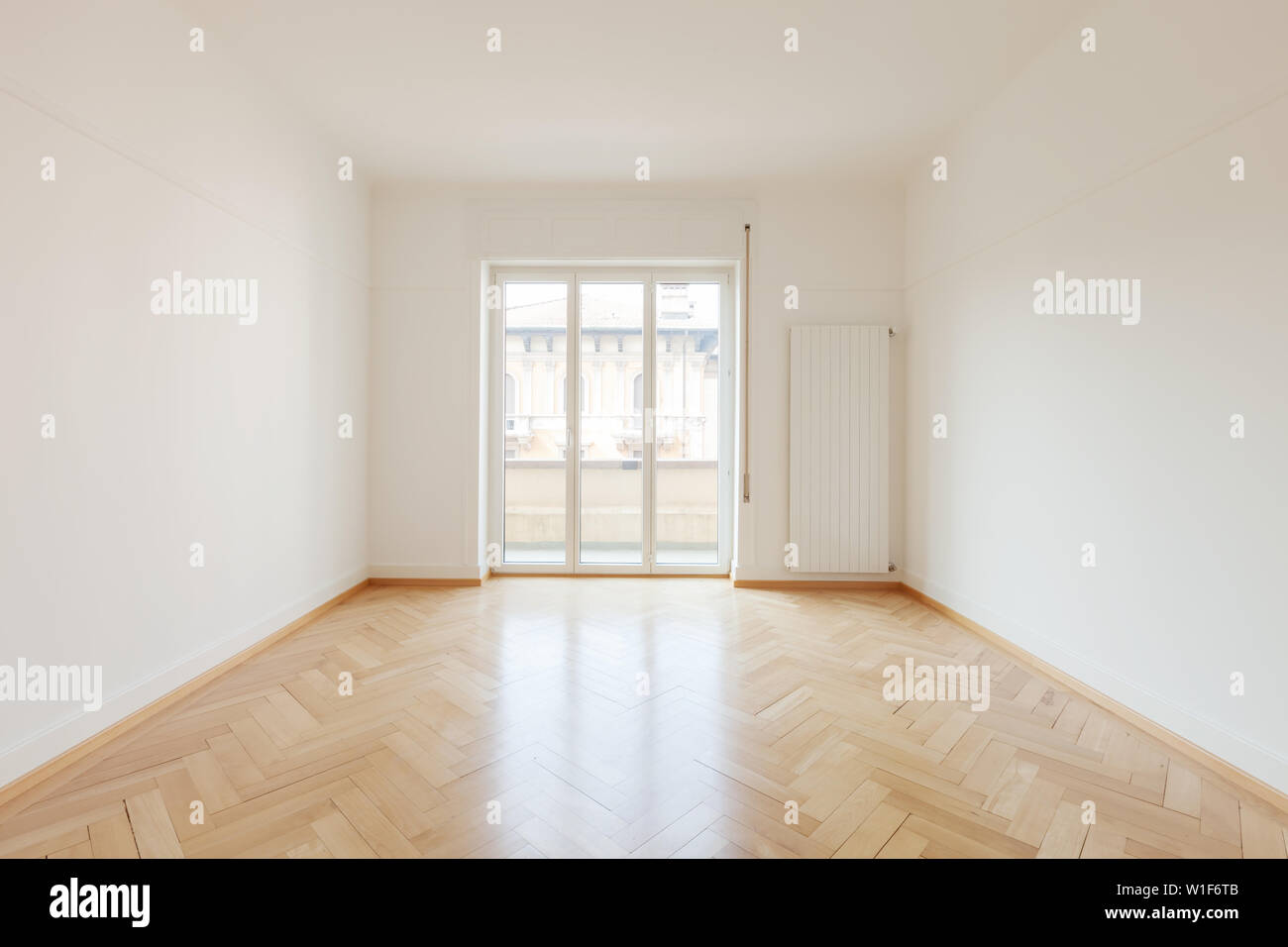 Empty room with nobody inside, the parquet is beautiful Stock Photo - Alamy