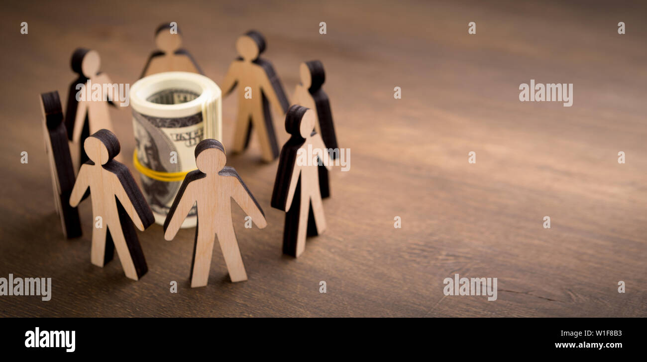 Figures around table hi-res stock photography and images - Alamy