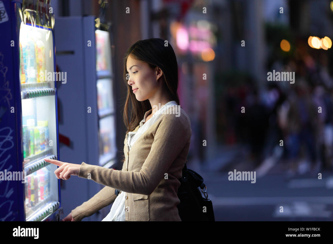 Japan vending machines - Tokyo woman buying drinks. Japanese student or ...