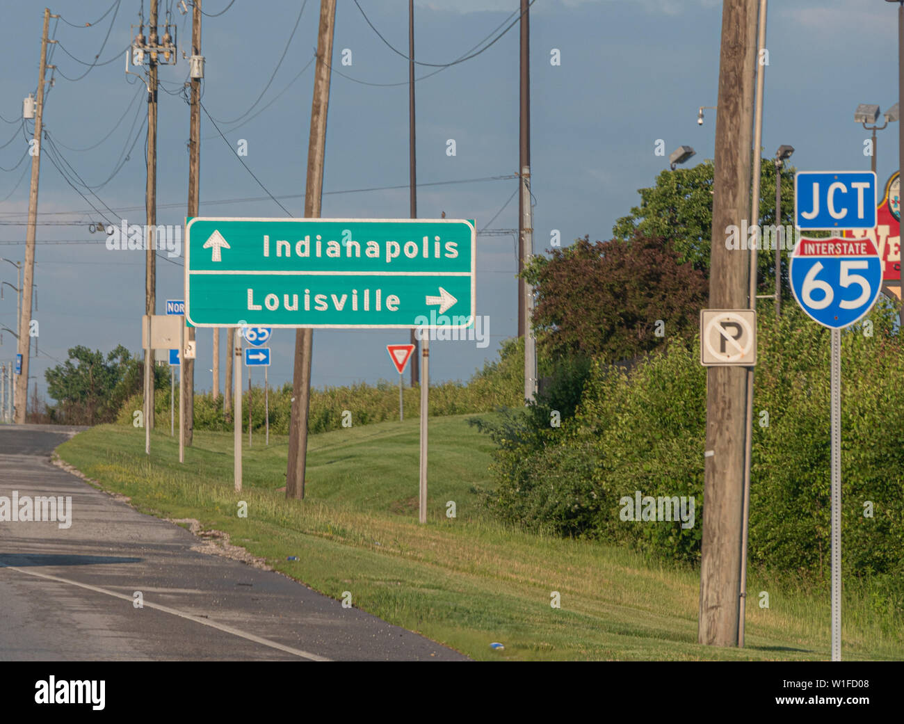Direction signs to Louisville and Indiana Stock Photo - Alamy