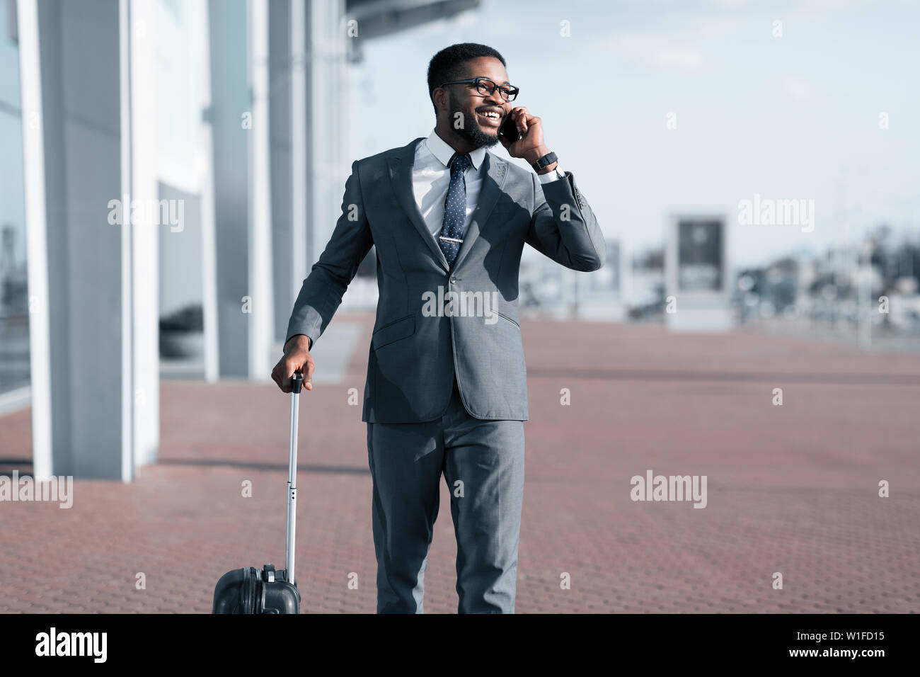African american traveler airport hi-res stock photography and images ...