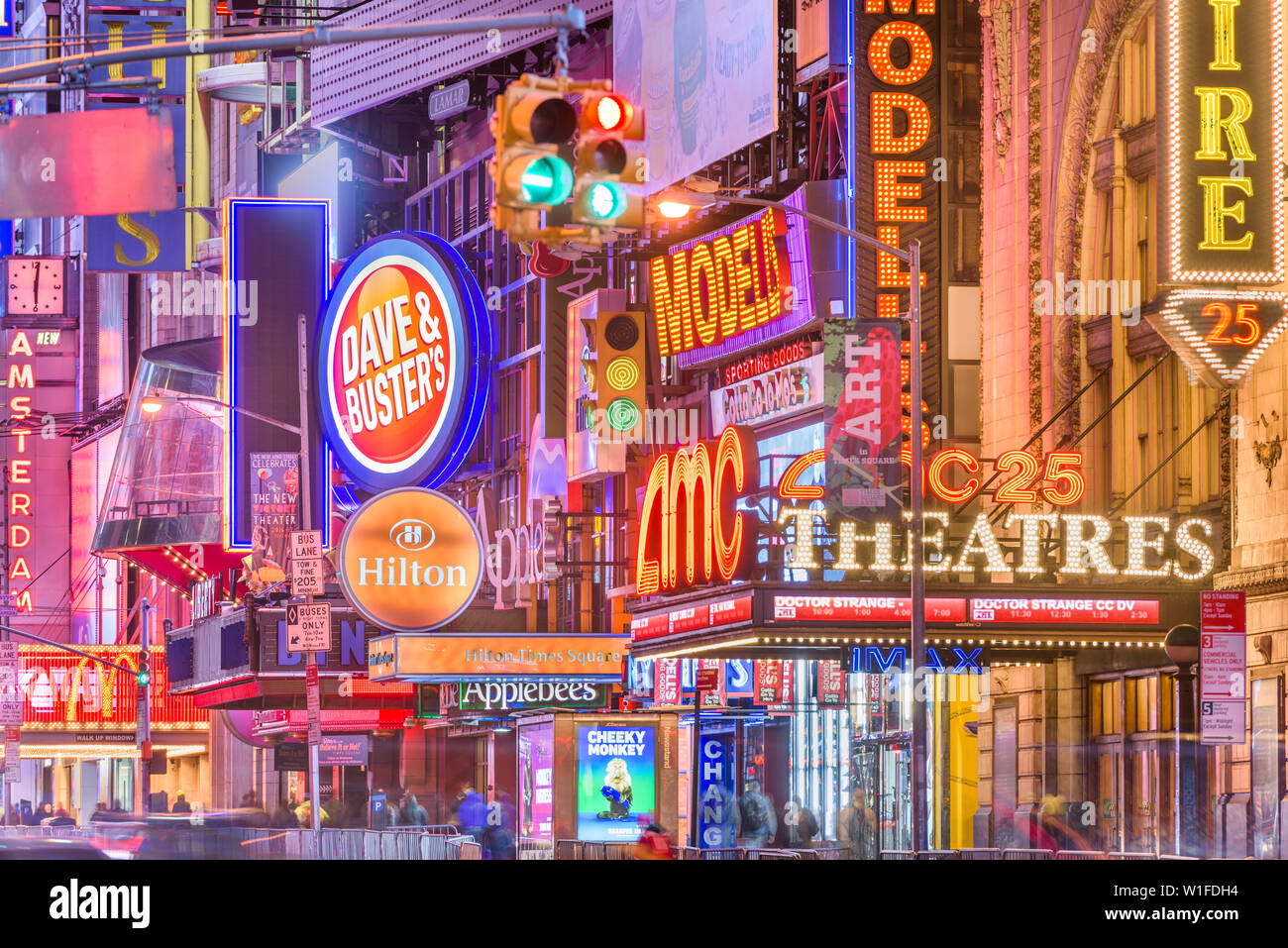 Nyc street signs hi-res stock photography and images - Alamy