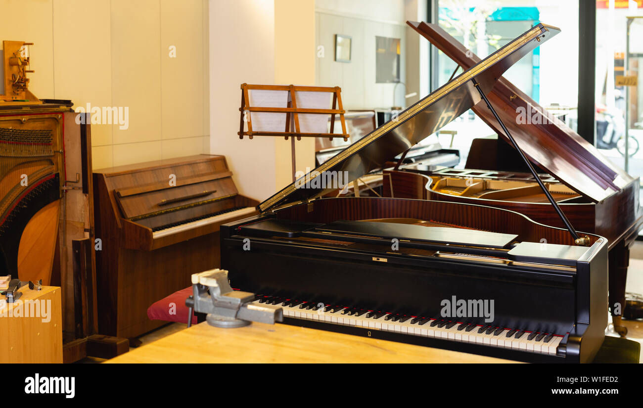 Wood elegance musical instruments in a music store Stock Photo - Alamy