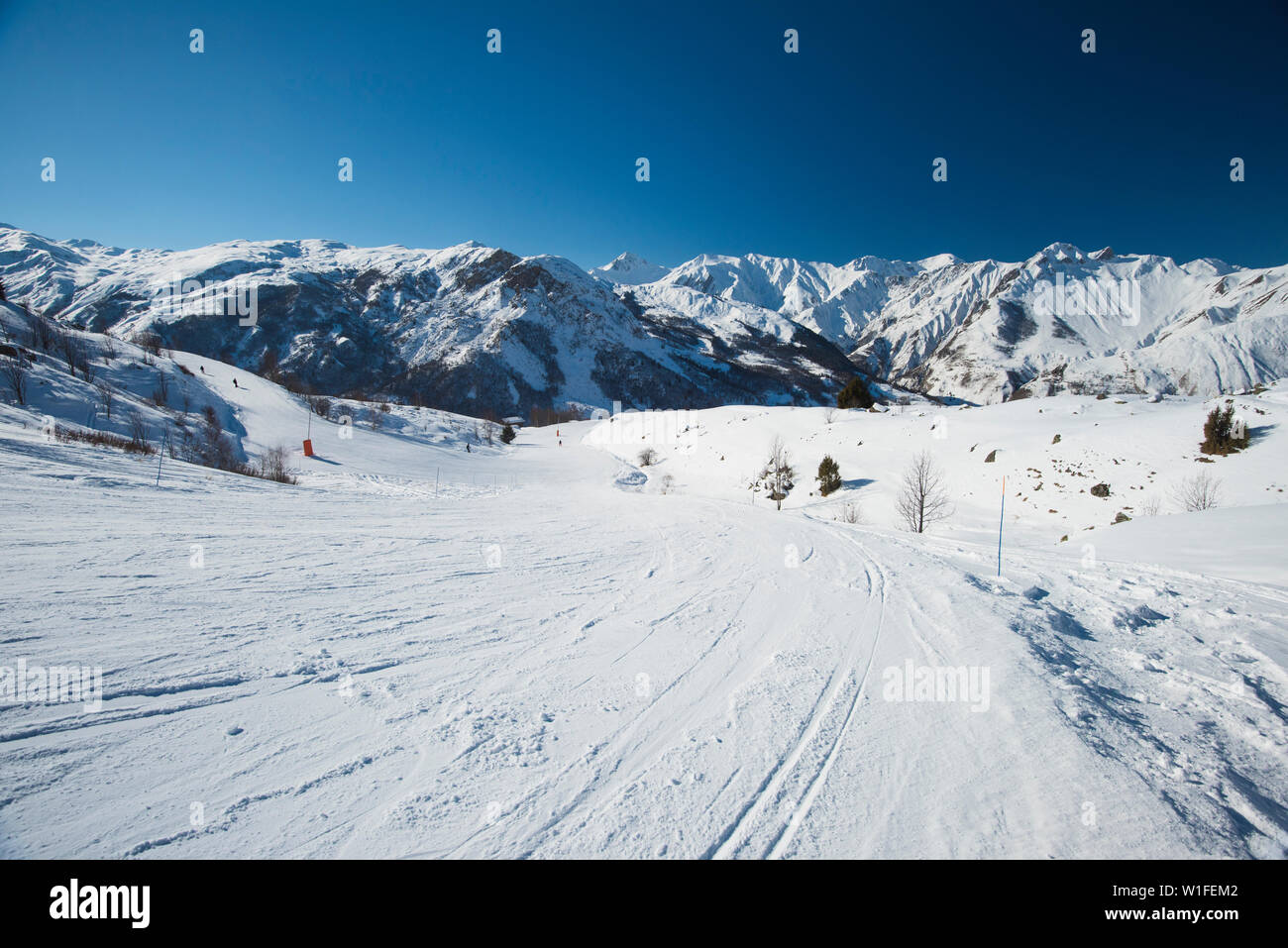 Piste alpine hi-res stock photography and images - Alamy