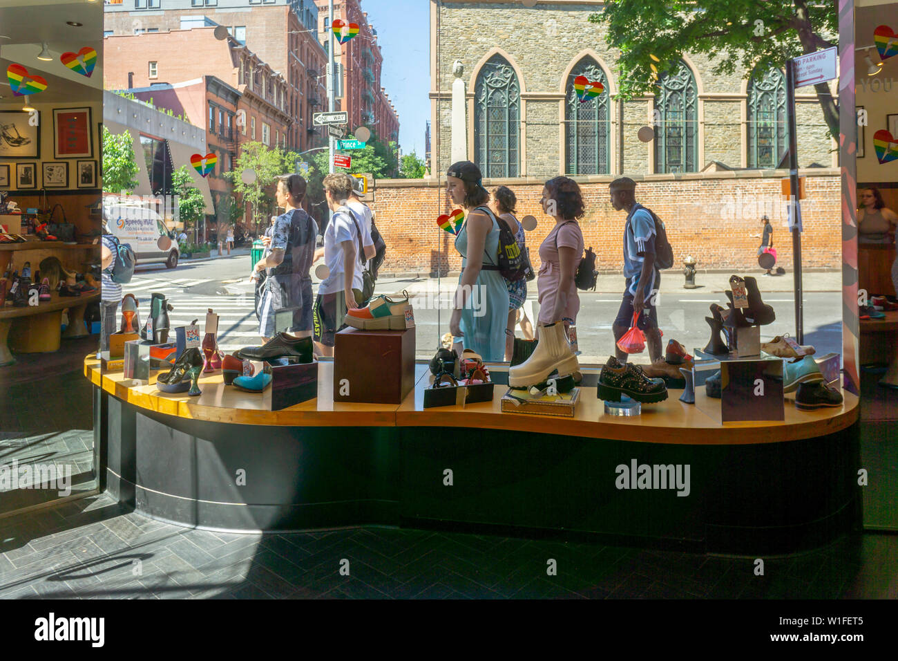 Passing parade hi-res stock photography and images - Alamy