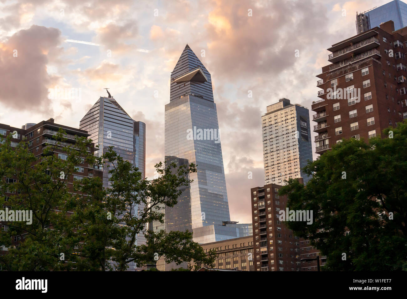 Tall buildings in penn hi-res stock photography and images - Alamy