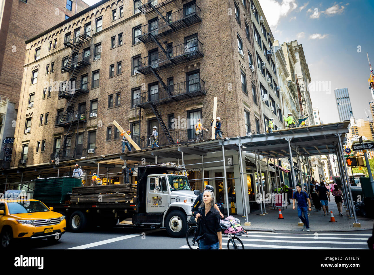 Chain form hi-res stock photography and images - Alamy