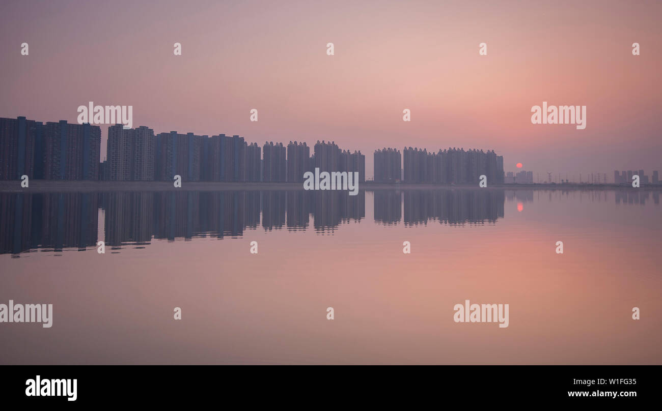 River sunset reflection hi-res stock photography and images - Alamy
