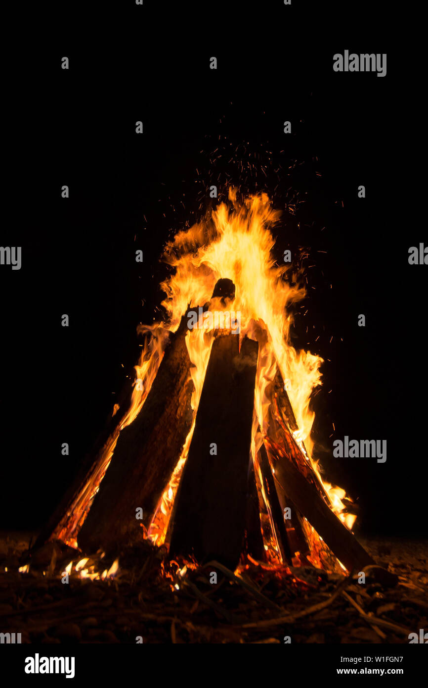 Bonfire smoke hi-res stock photography and images - Alamy