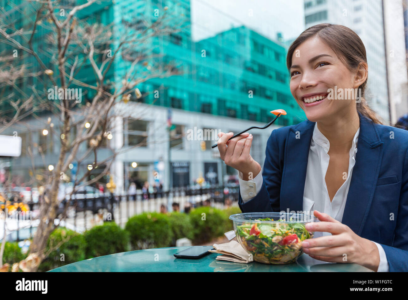 Lunch break manhattan new york hi-res stock photography and images - Alamy