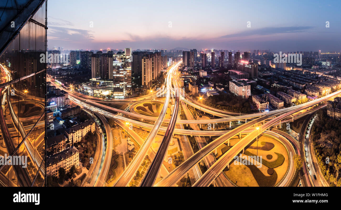 business skyscraper expressway downtown car Stock Photo - Alamy