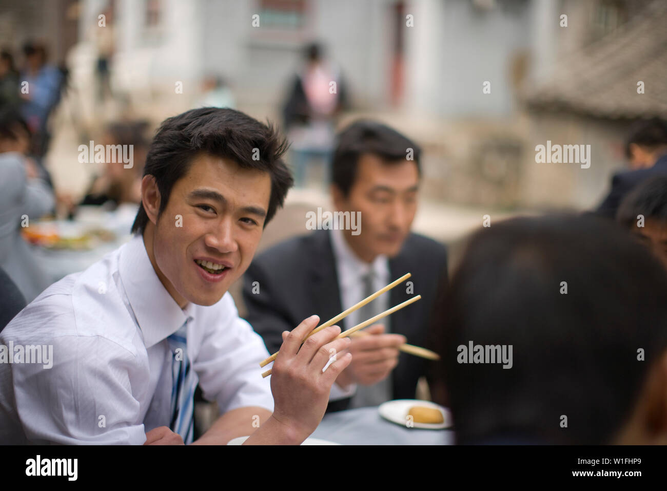 Lunch outside colleagues horizontal hi-res stock photography and images ...