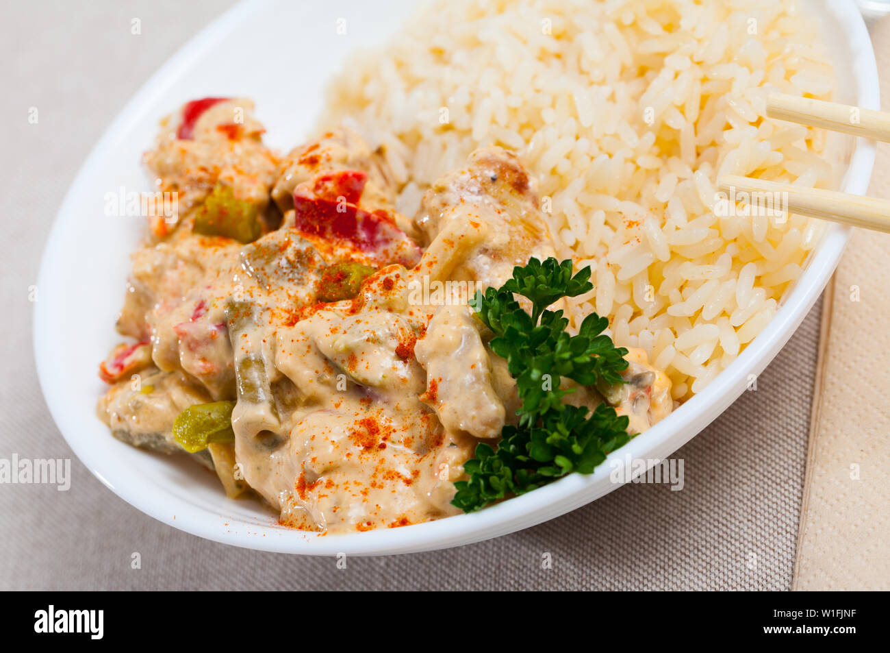 Chicken fillet red curry with jasmine rice Stock Photo - Alamy