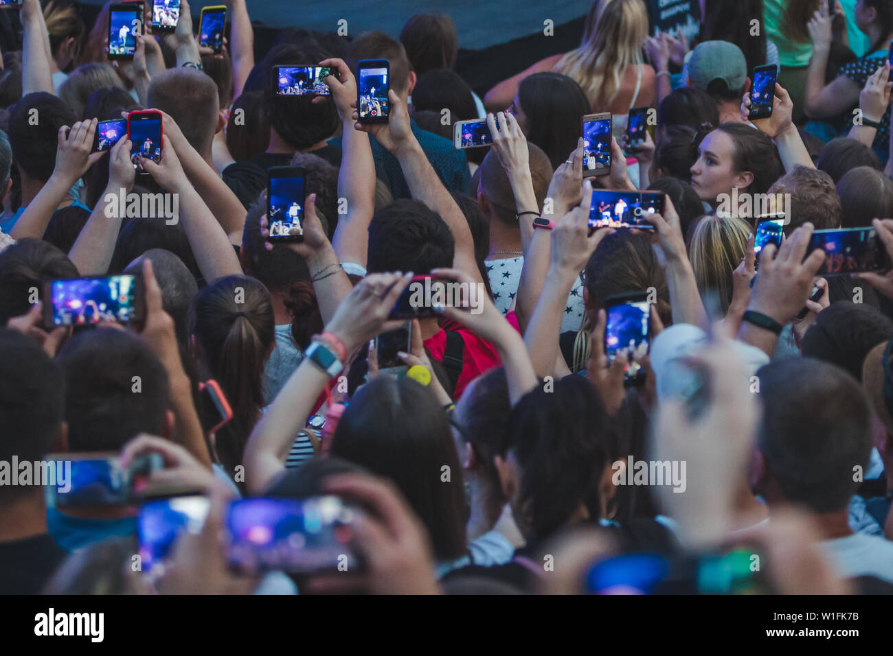 Crowd hands phones hi-res stock photography and images - Alamy