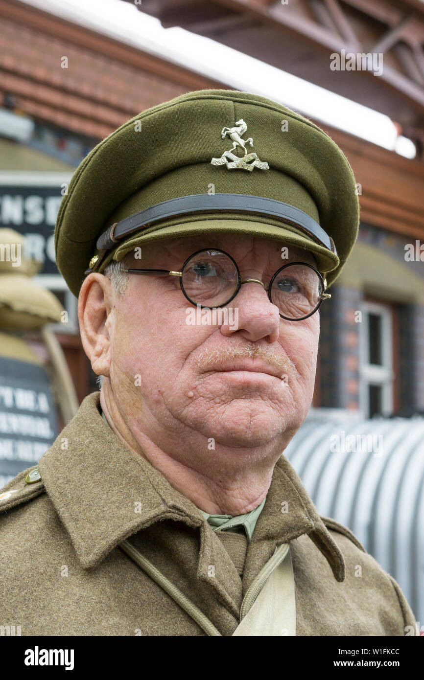 Captain mainwaring dad’s army lowe hi-res stock photography and images ...