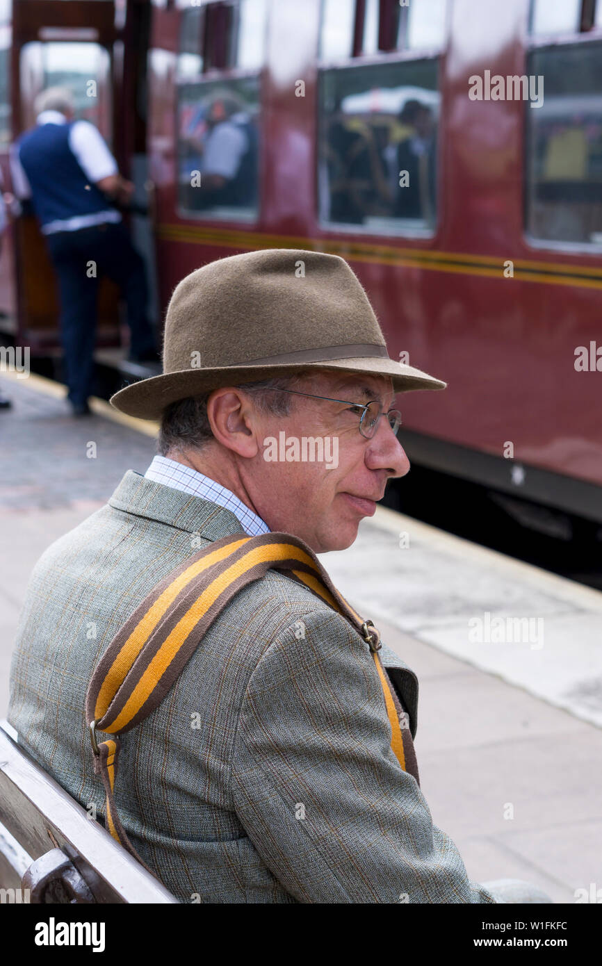1940s train man hi-res stock photography and images - Alamy