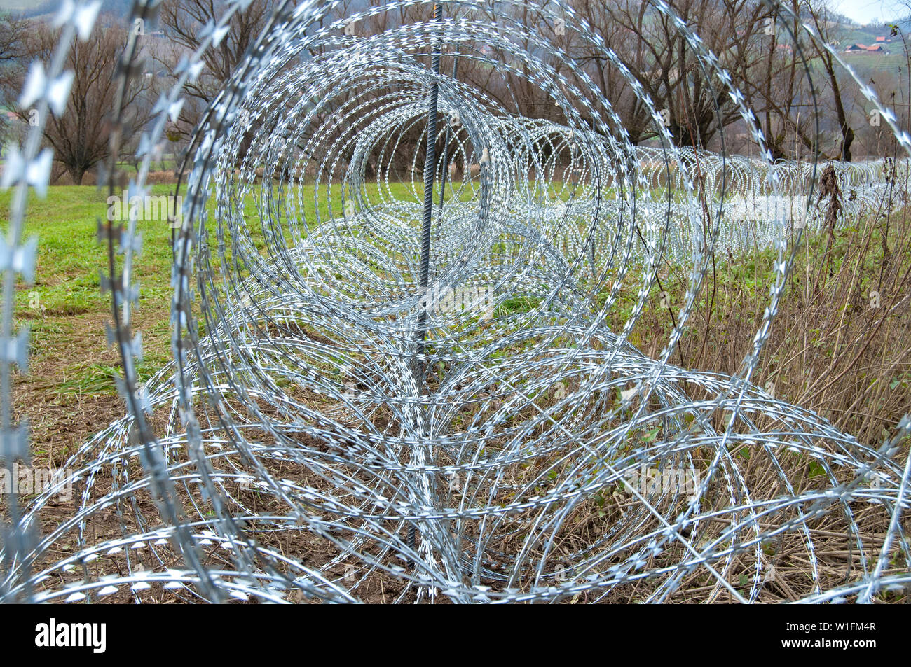 Illegal immigrants crossing border hi-res stock photography and images ...