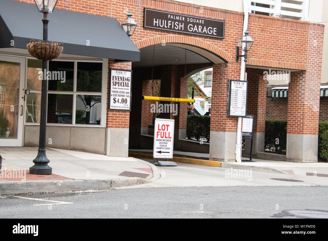 Cars parking entry gate hi-res stock photography and images - Alamy